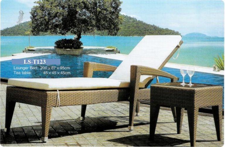Outdoor Wicker Pool deck Lounger Zebano. Comfort & Luxury